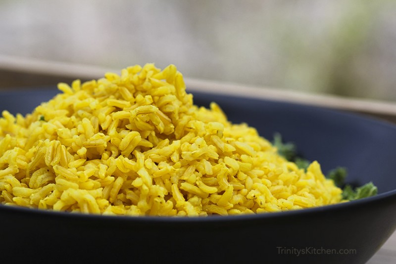 How to make perfect yellow rice with turmeric and brown rice - Kind Earth