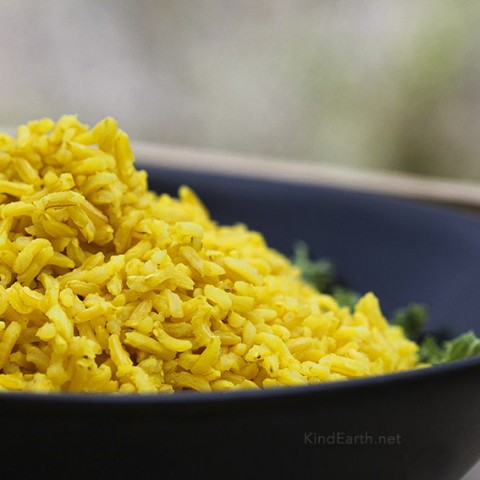 How to make perfect yellow rice with turmeric and brown rice - Kind Earth