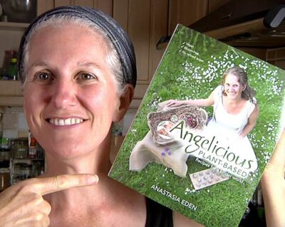 Vegan black bean burgers with mushrooms - Kind Earth