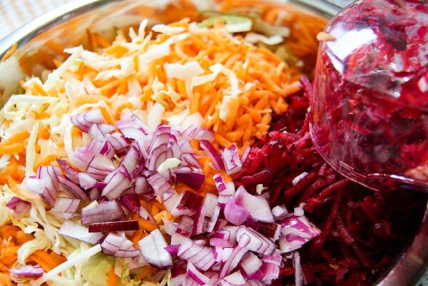 Beetroot slaw salad for a crowd with tahini sauce (no mayo) - Kind Earth